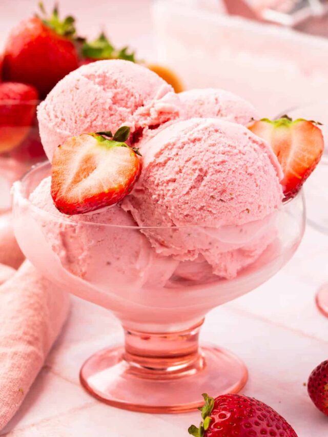 Strawberry Ice Cream - A Dash of Megnut